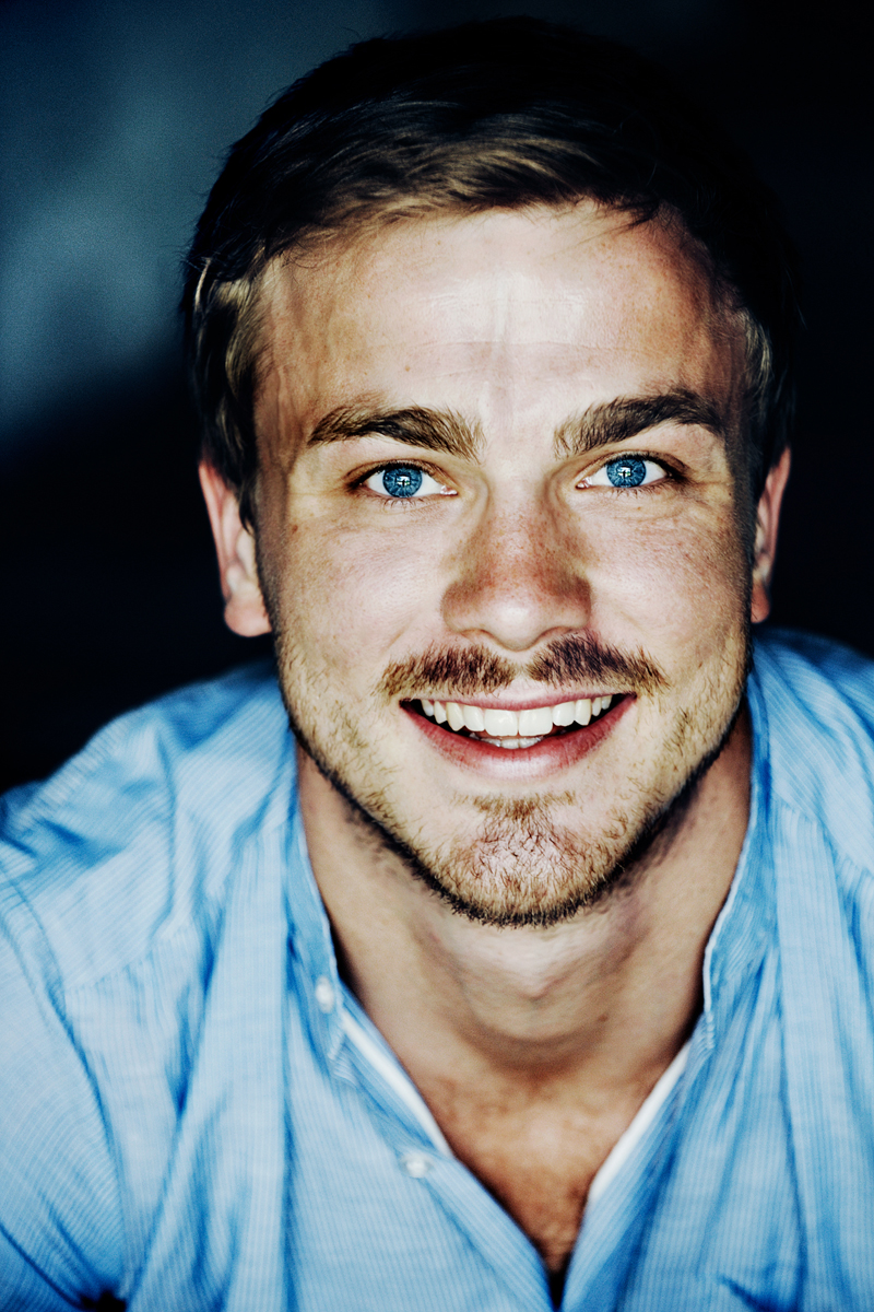 Albrecht Schuch zu sehen im Kino: “Die stillen Trabanten” › Agentur ...